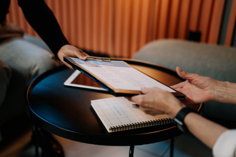 Performance Review Examples: 210 Feedback Phrases for Clear Evaluations